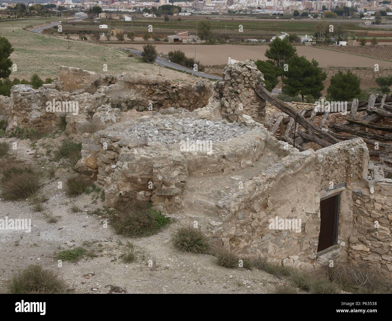 EL YESAR DEL POLOVAR. YESERA DEL POLOVAR EN RUINAS Stock Photo - Alamy
