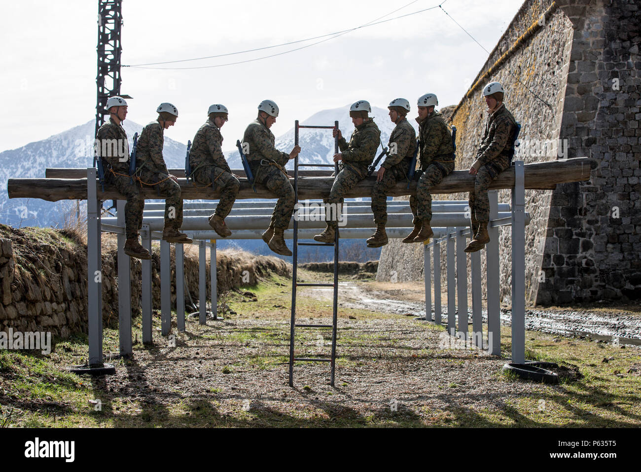 U.S. Marines with Bravo company, 1st Battalion, 8th Marine Regiment ...