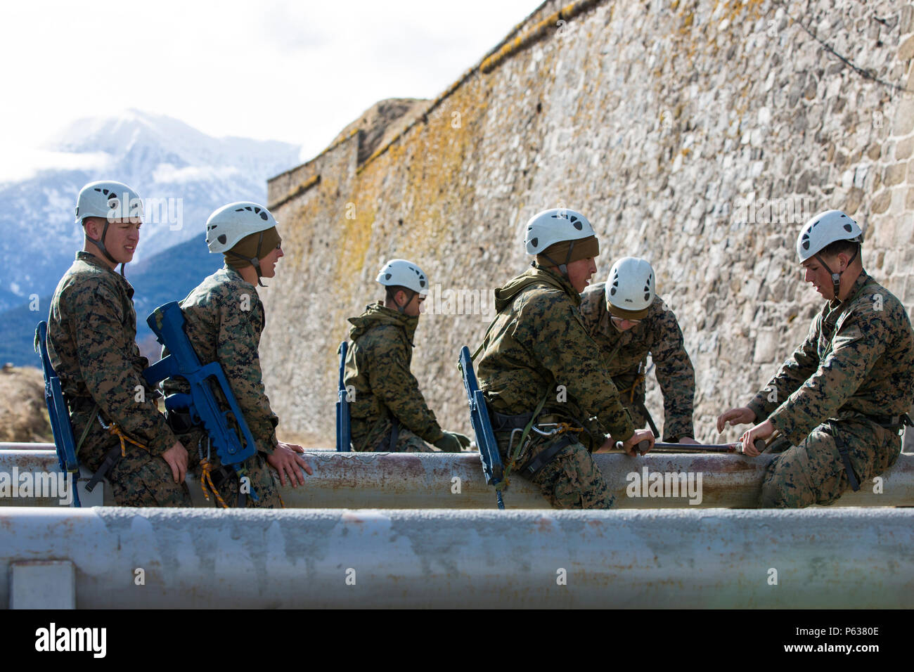 U.S. Marines with Bravo company, 1st Battalion, 8th Marine Regiment ...