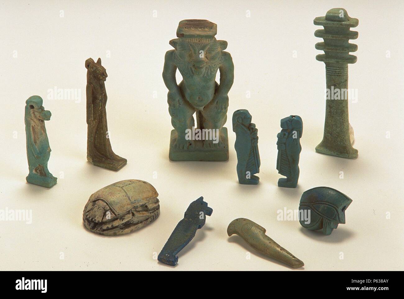 AMULETOS: ESCARABEO, OJED, UDJA, SEGUET, BES, TOERIS, HIJOS DE HORUS ...