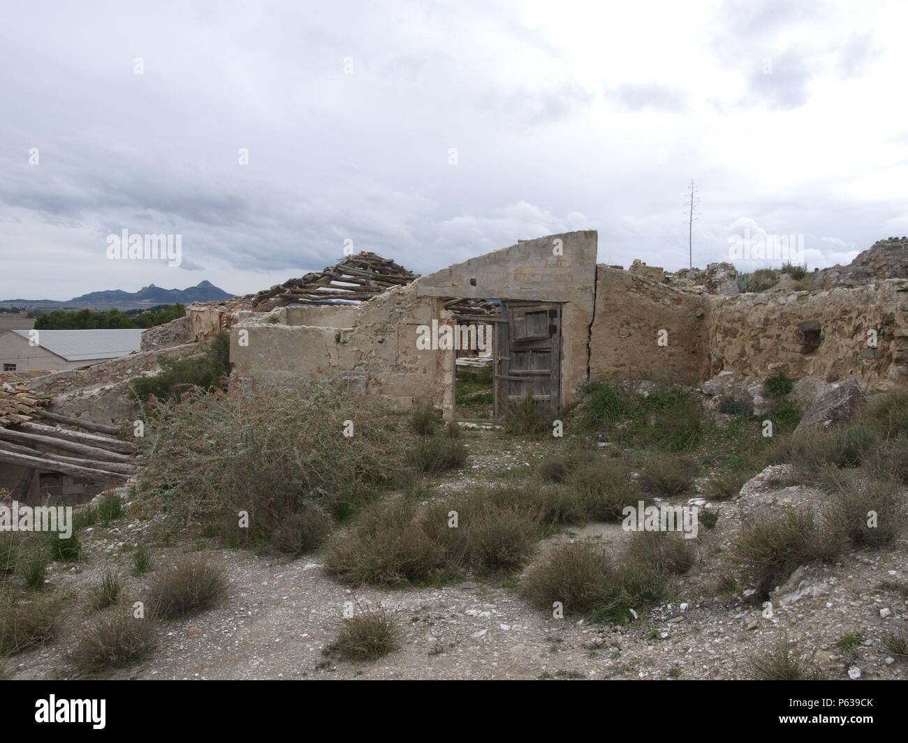 EL YESAR DEL POLOVAR. YESERA DEL POLOVAR EN RUINAS Stock Photo - Alamy
