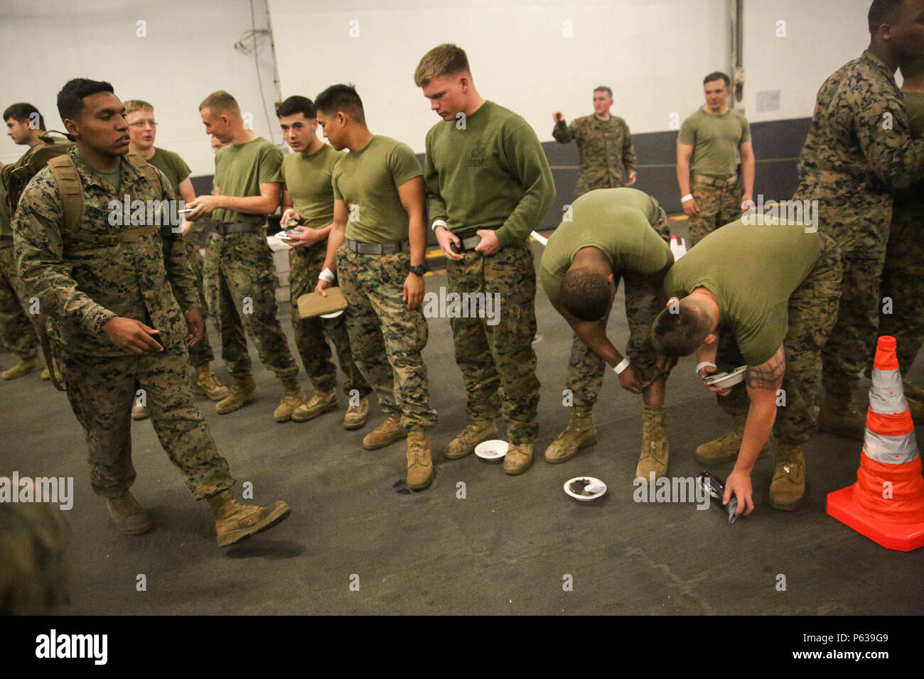 Non combatant evacuation operations neo hi-res stock photography and ...