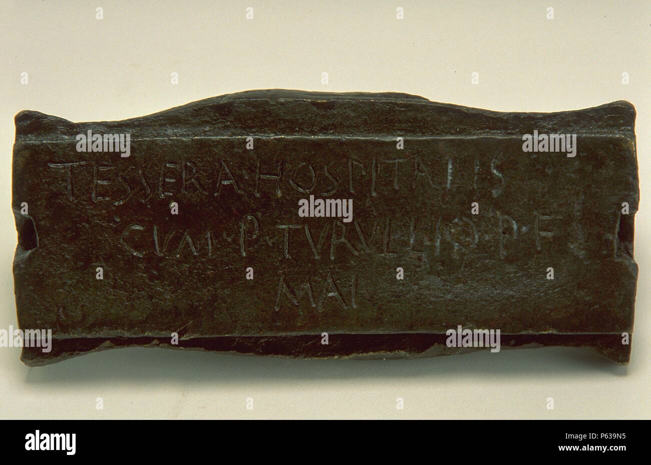 TESERA DE LAS MANOS. REVERSO. ROMANO. (DEPOSITO: MUSEO ARQUEOLOGICO ...