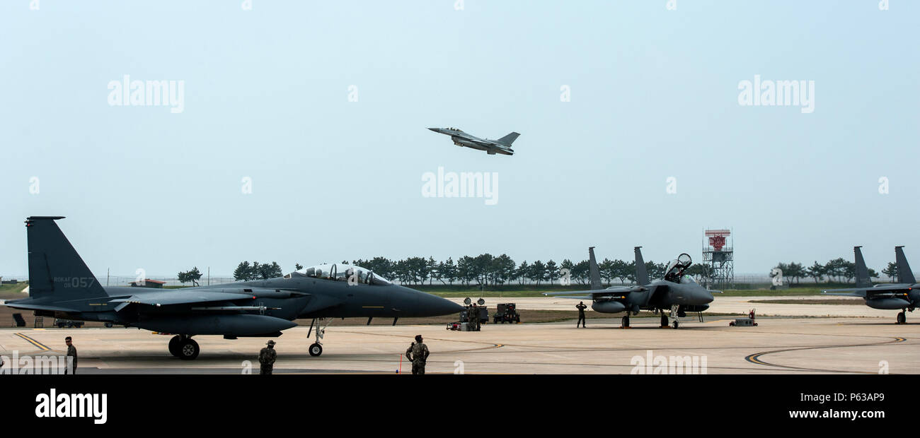 Republic of Korea air force F-15Ks from the 11th Fighter Wing, Daegu ...