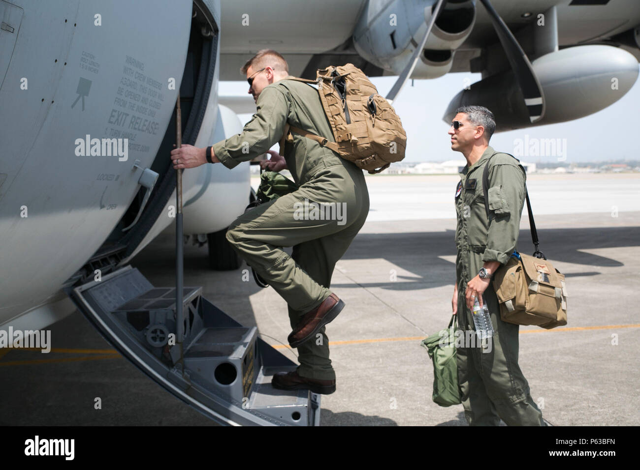 Low level static line training hi-res stock photography and images - Alamy