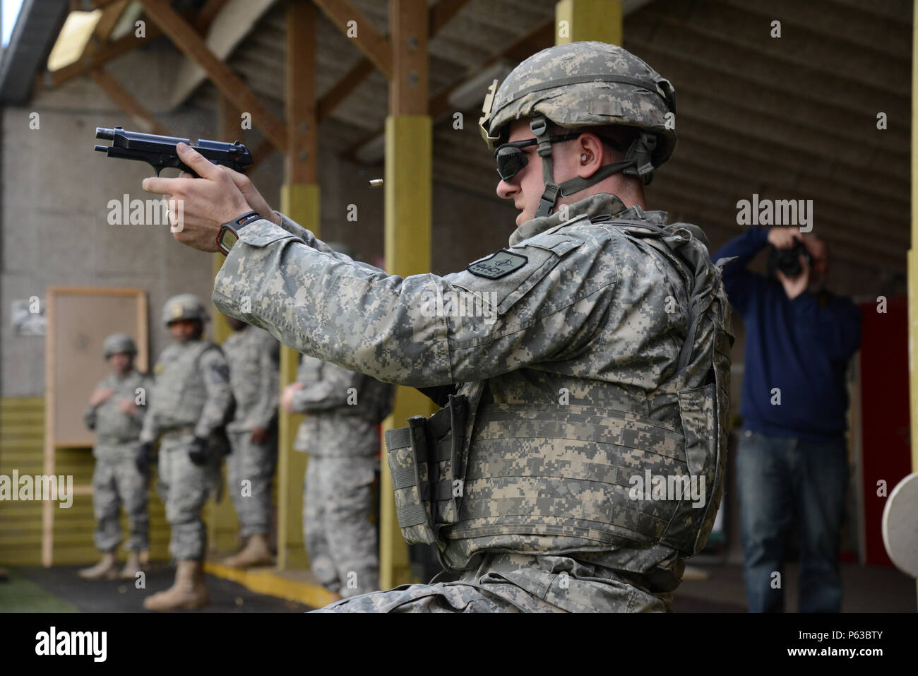 9 mm pistol qualification hi-res stock photography and images - Alamy