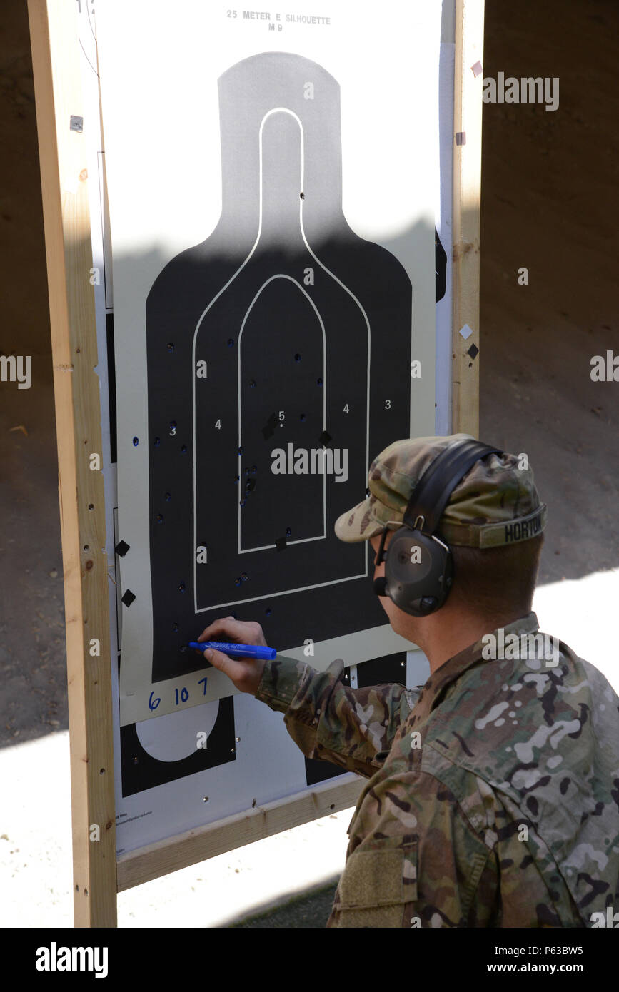 9 mm pistol qualification score hi-res stock photography and images - Alamy