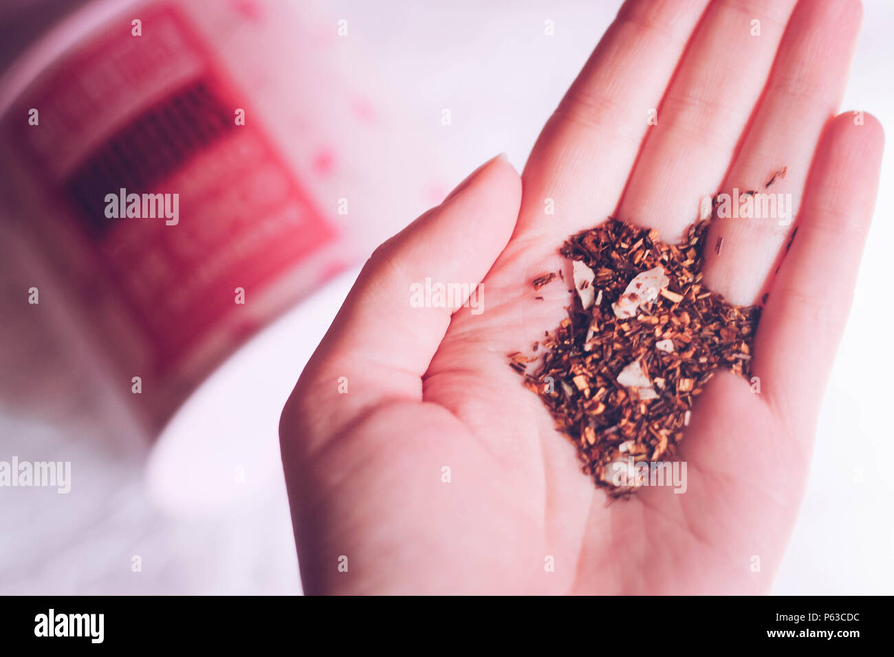 Hand holding tea hi-res stock photography and images - Alamy