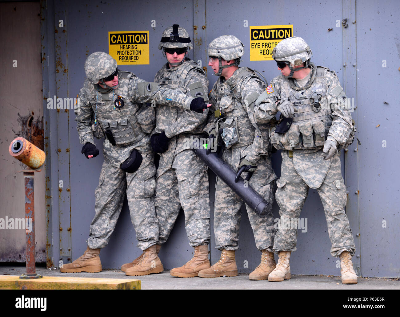 Oregon Army National Guard Soldiers from the 741st Brigade Engineer ...