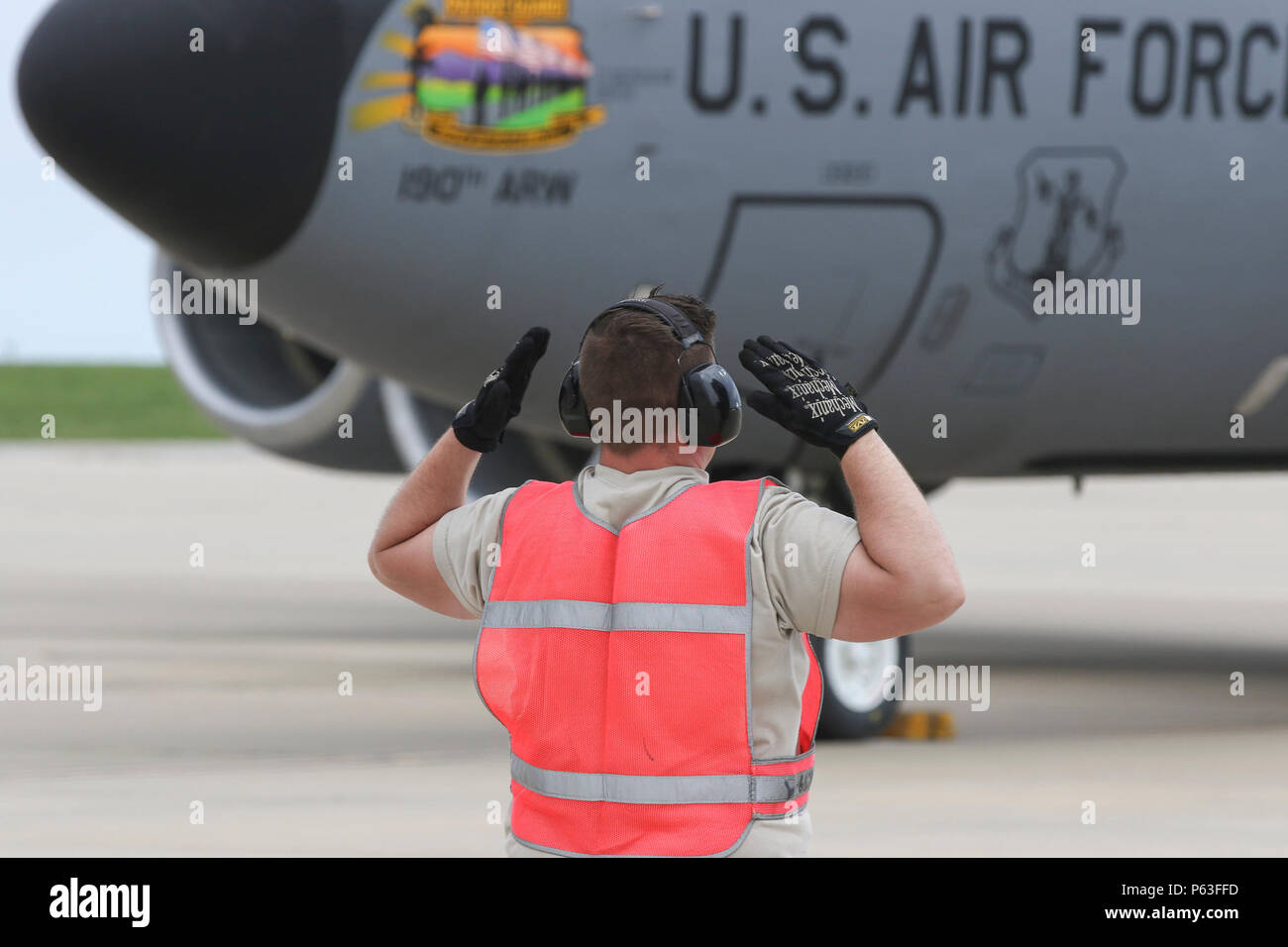 The 190th Air Refueling Wing evacuates four KC-135R Stratotankers from ...