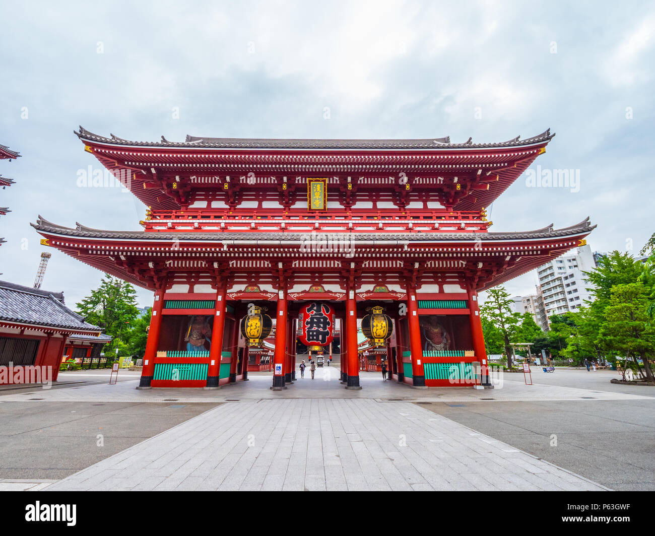 Hozo-mon Gate at Senso-ji Temple in Tokyo Asakusa - TOKYO / JAPAN ...
