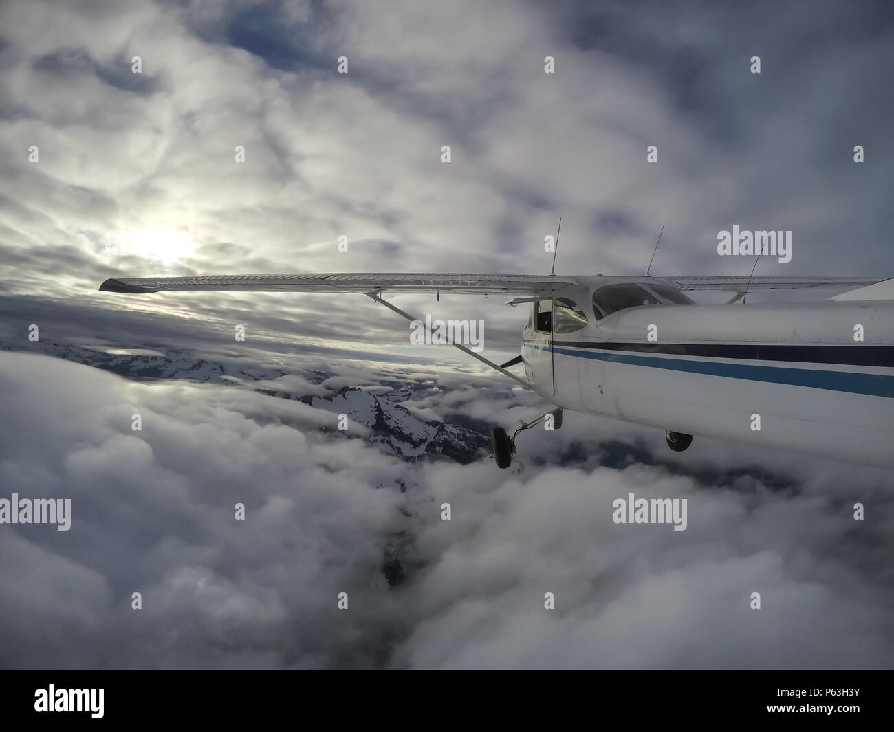 Aircraft over canadian landscape hi-res stock photography and images ...