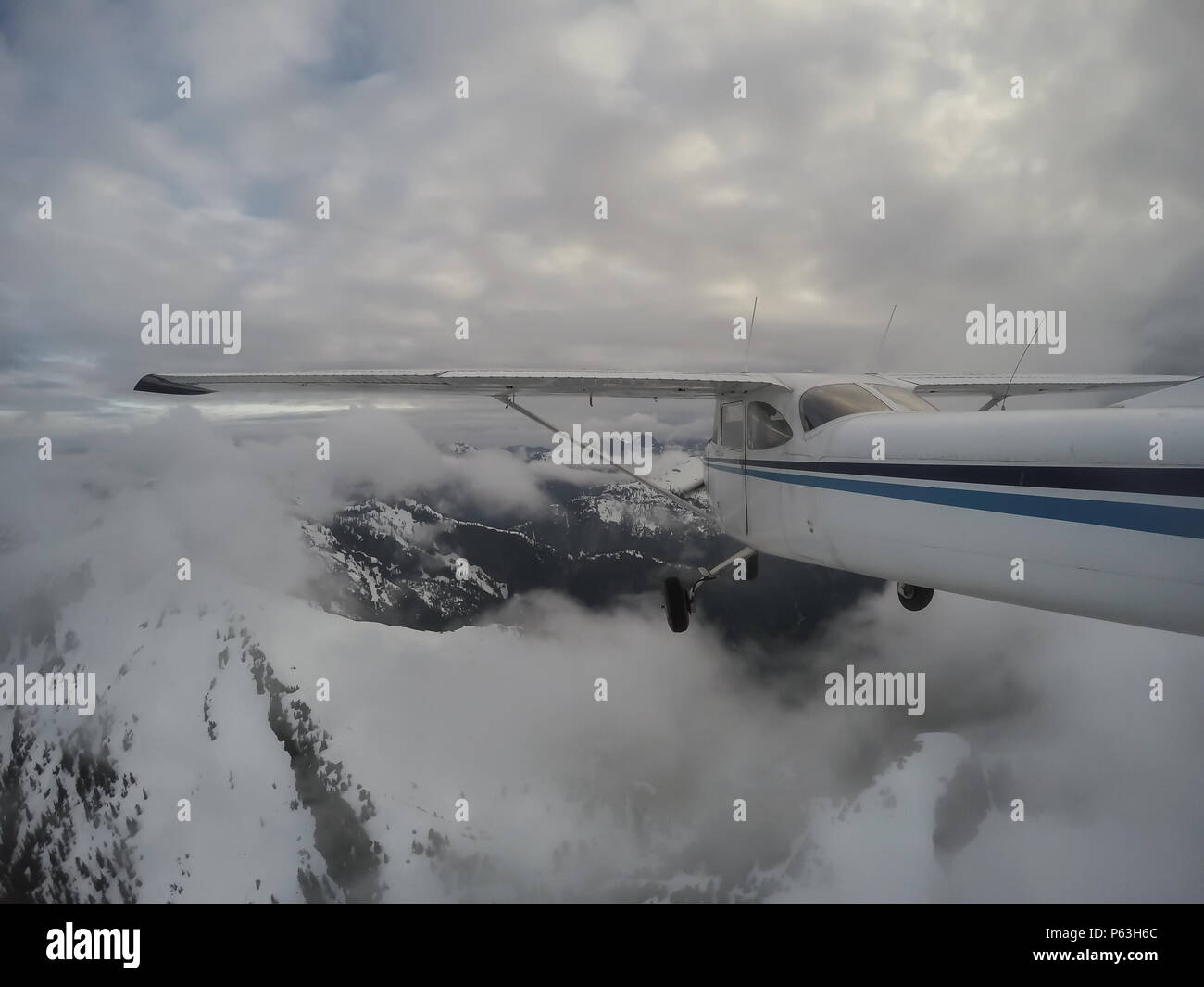 Aircraft over canadian landscape hi-res stock photography and images ...