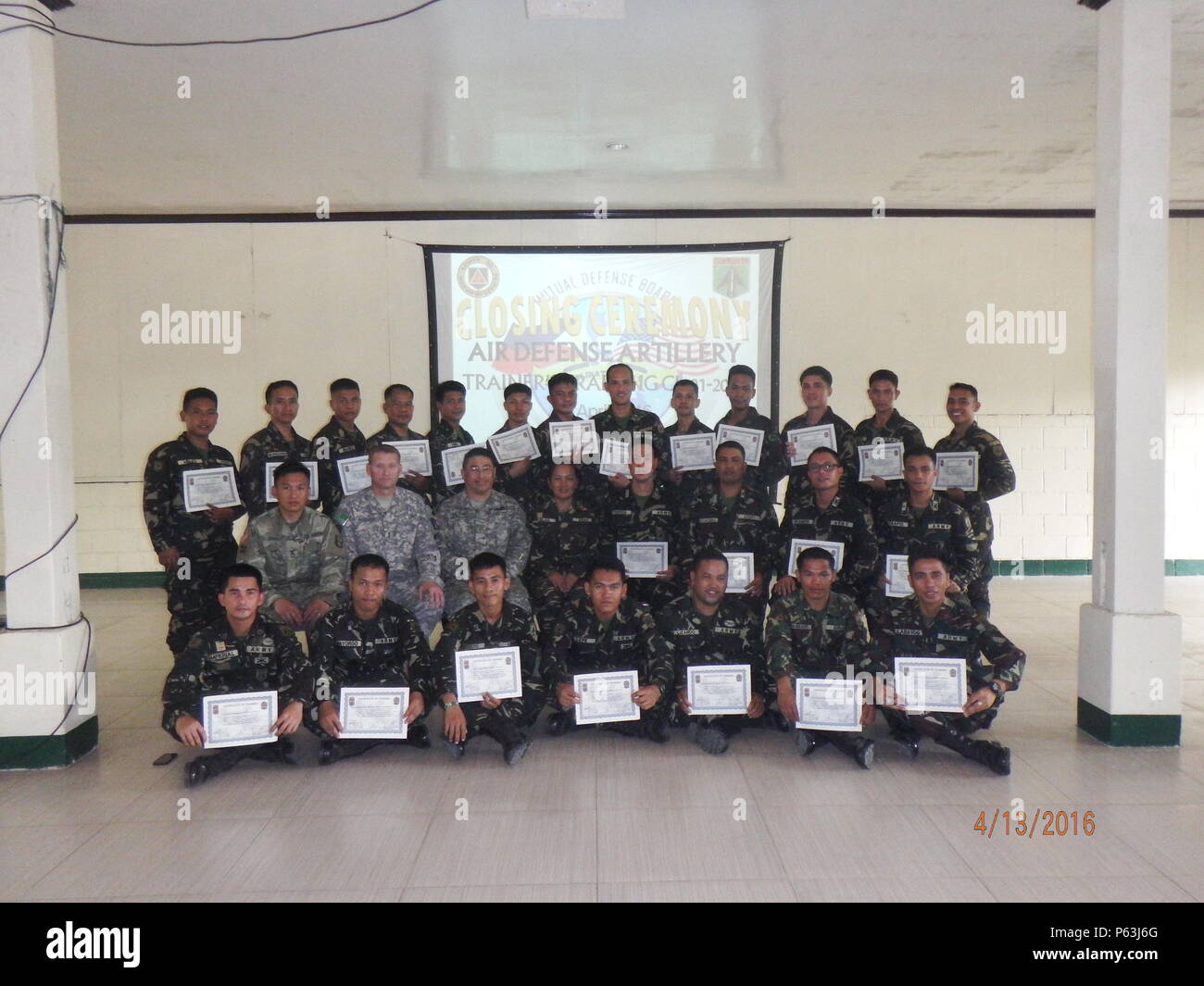 Filipino soldiers from the 1st Air Defense Artillery Battery ...