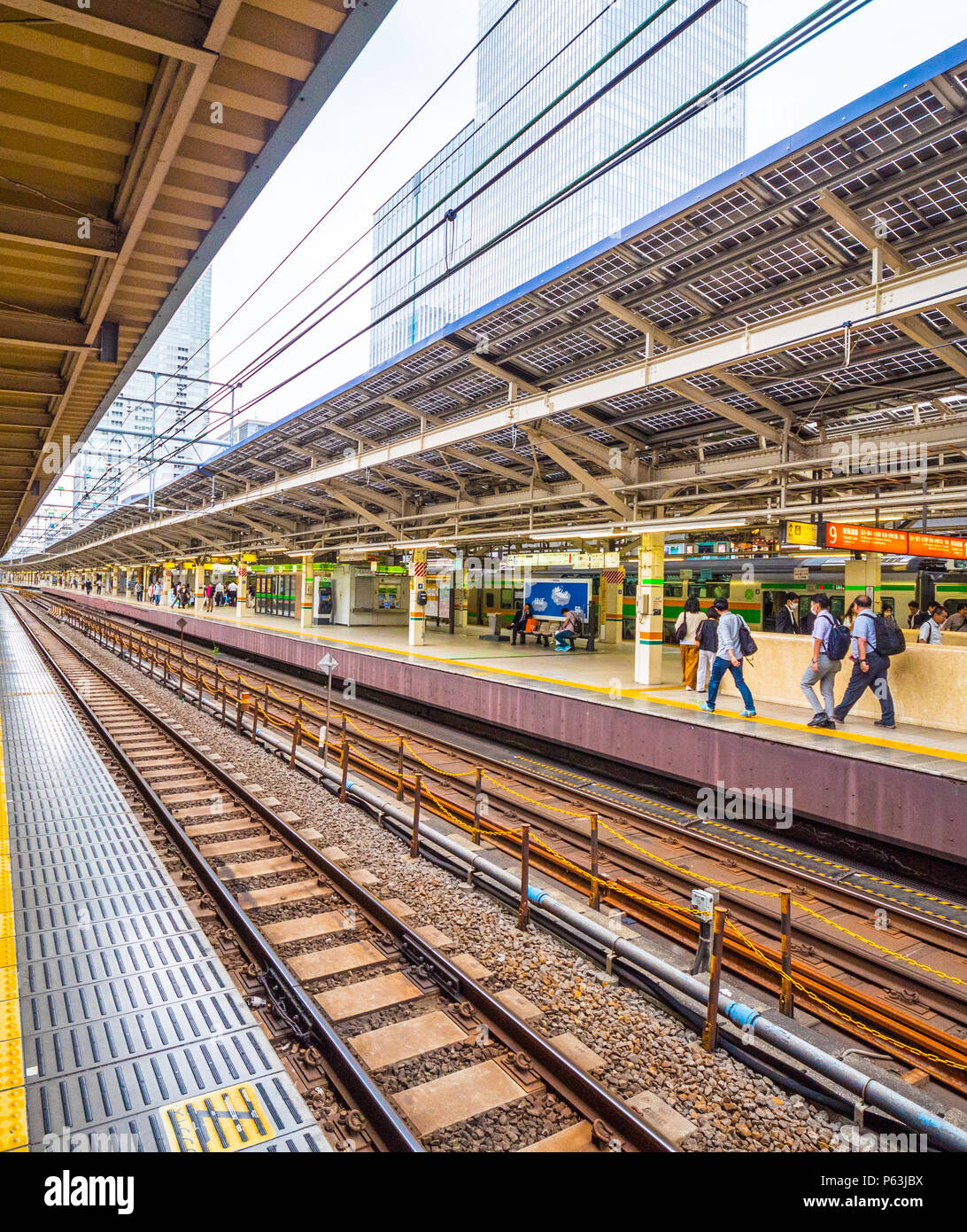 Railway Platform at Tokyo Station - TOKYO / JAPAN - JUNE 12, 2018 Stock ...
