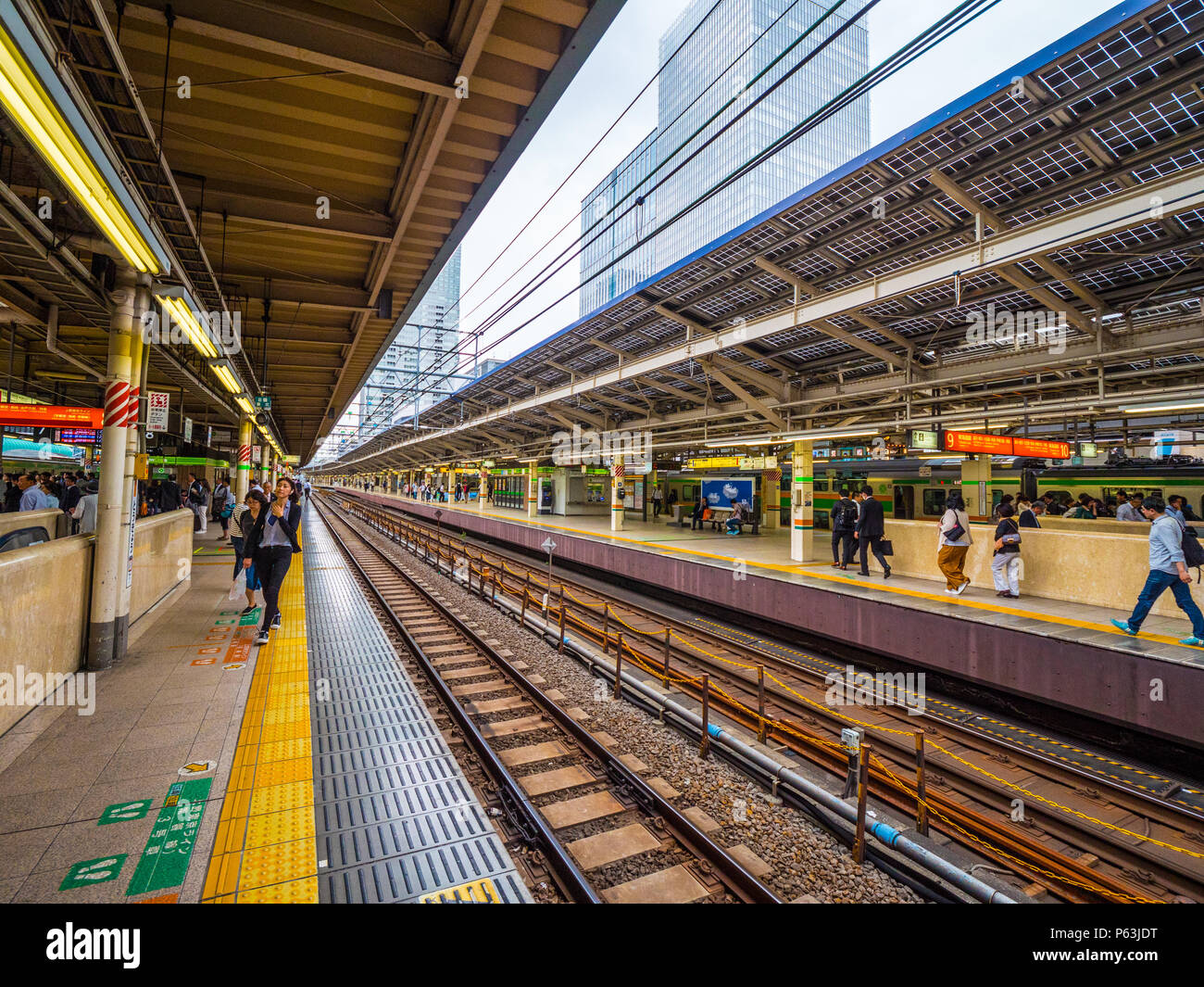 Railway Platform at Tokyo Station - TOKYO / JAPAN - JUNE 12, 2018 Stock ...