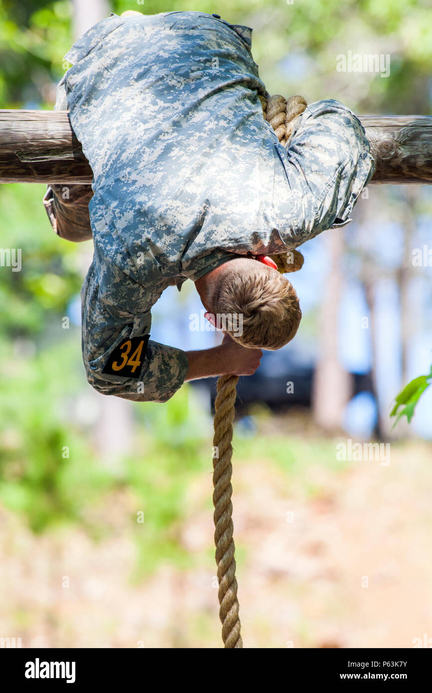 Army obstacle course hi-res stock photography and images - Alamy
