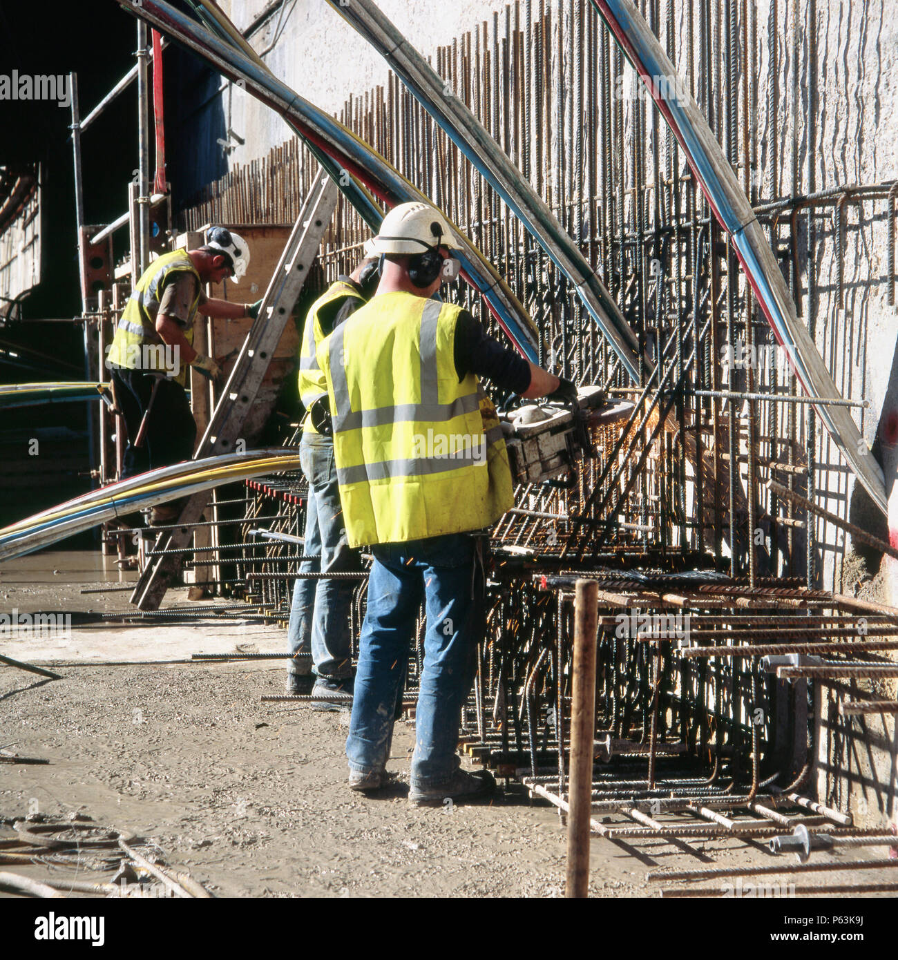 Rebar cutting hi-res stock photography and images - Alamy