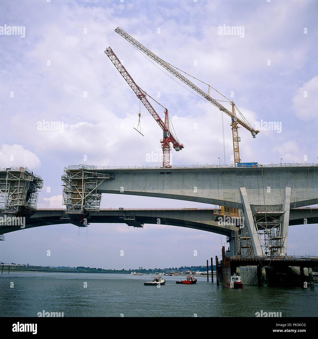 Balanced cantilever bridge hi-res stock photography and images - Alamy