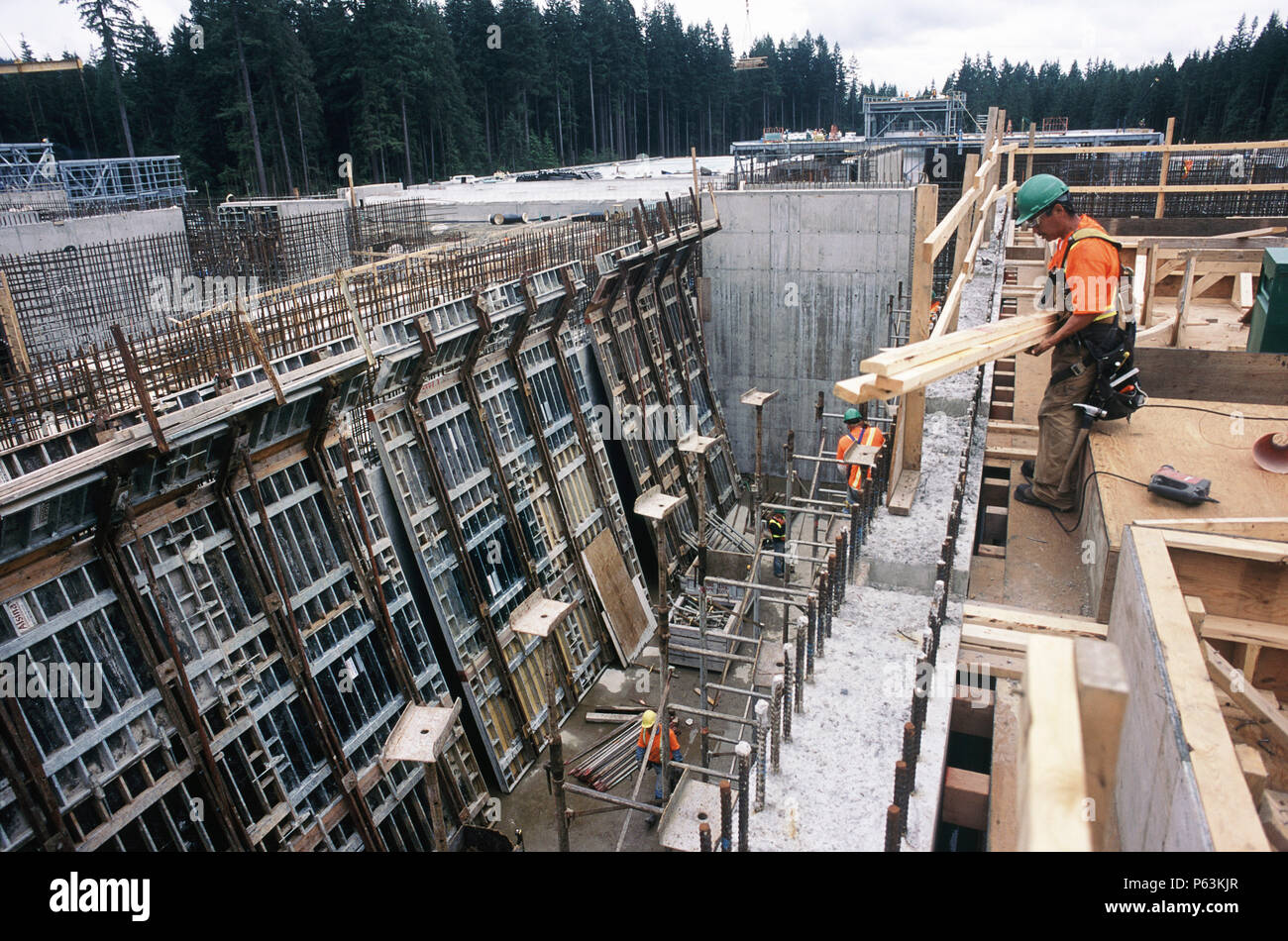 Fixing formwork for water tank walls at the new Vancouver water ...