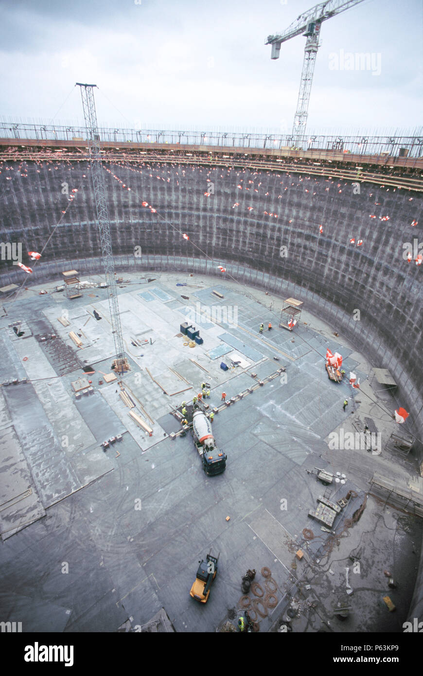 Gas storage tank england hi-res stock photography and images - Alamy