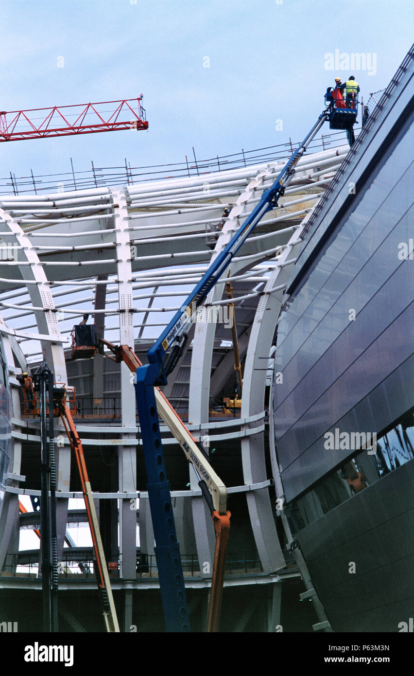 Curved platforms hi-res stock photography and images - Alamy