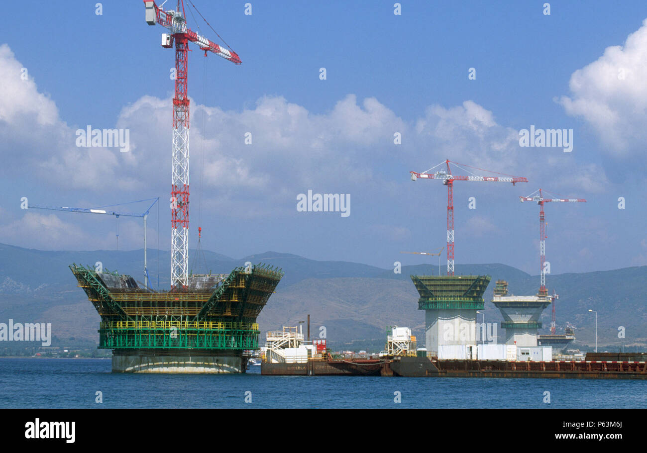 Widening the tops of recently floated in caissons forming the piers for ...