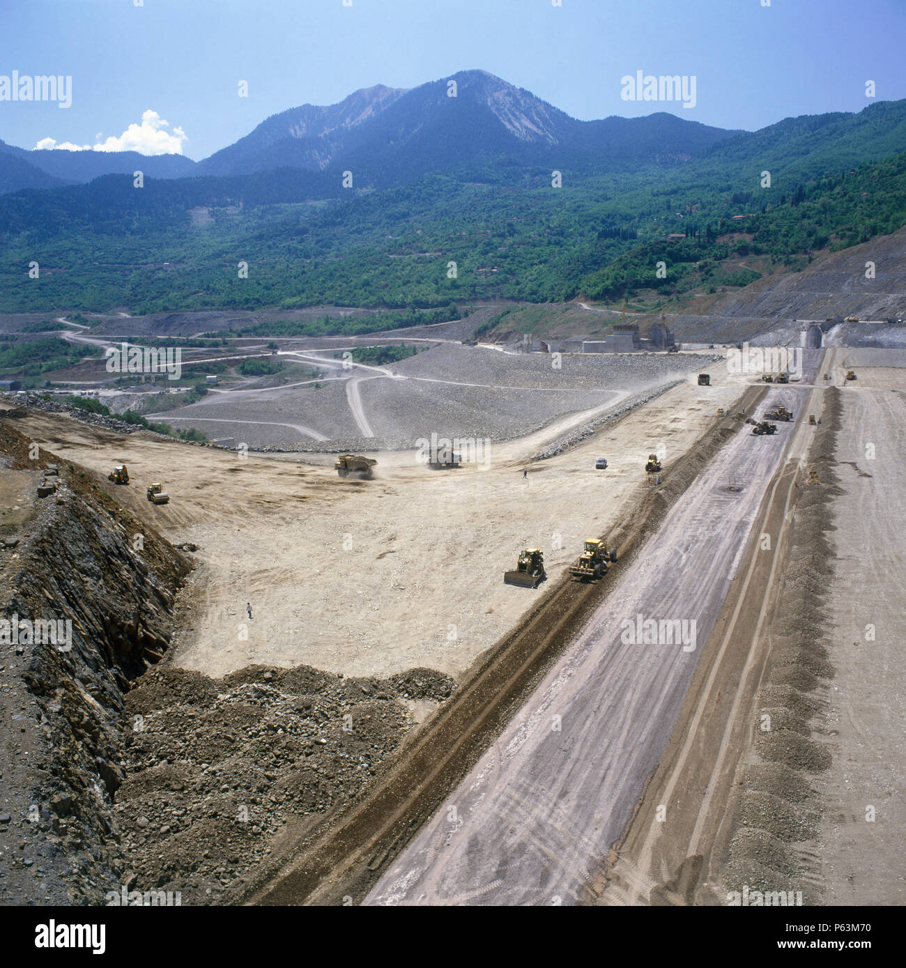 The clay waterproof core is visible with its filter layers either side ...