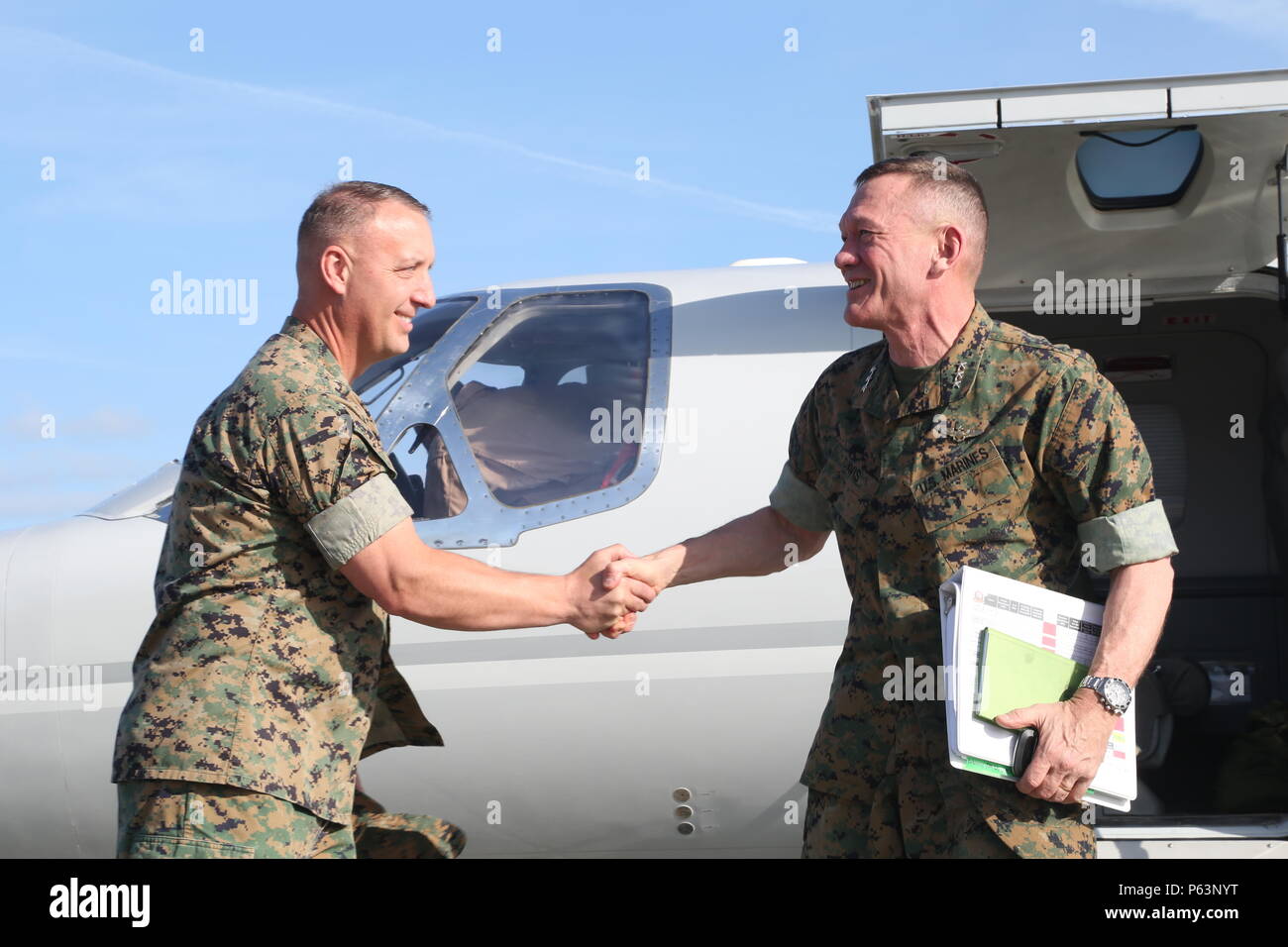 LtGen Jon M. Davis visits Marine Corps Air Station (MCAS) Beaufort on ...