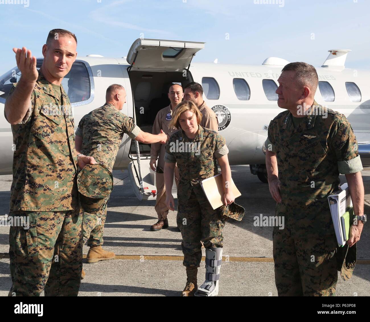 LtGen Jon M. Davis visits Marine Corps Air Station (MCAS) Beaufort on ...