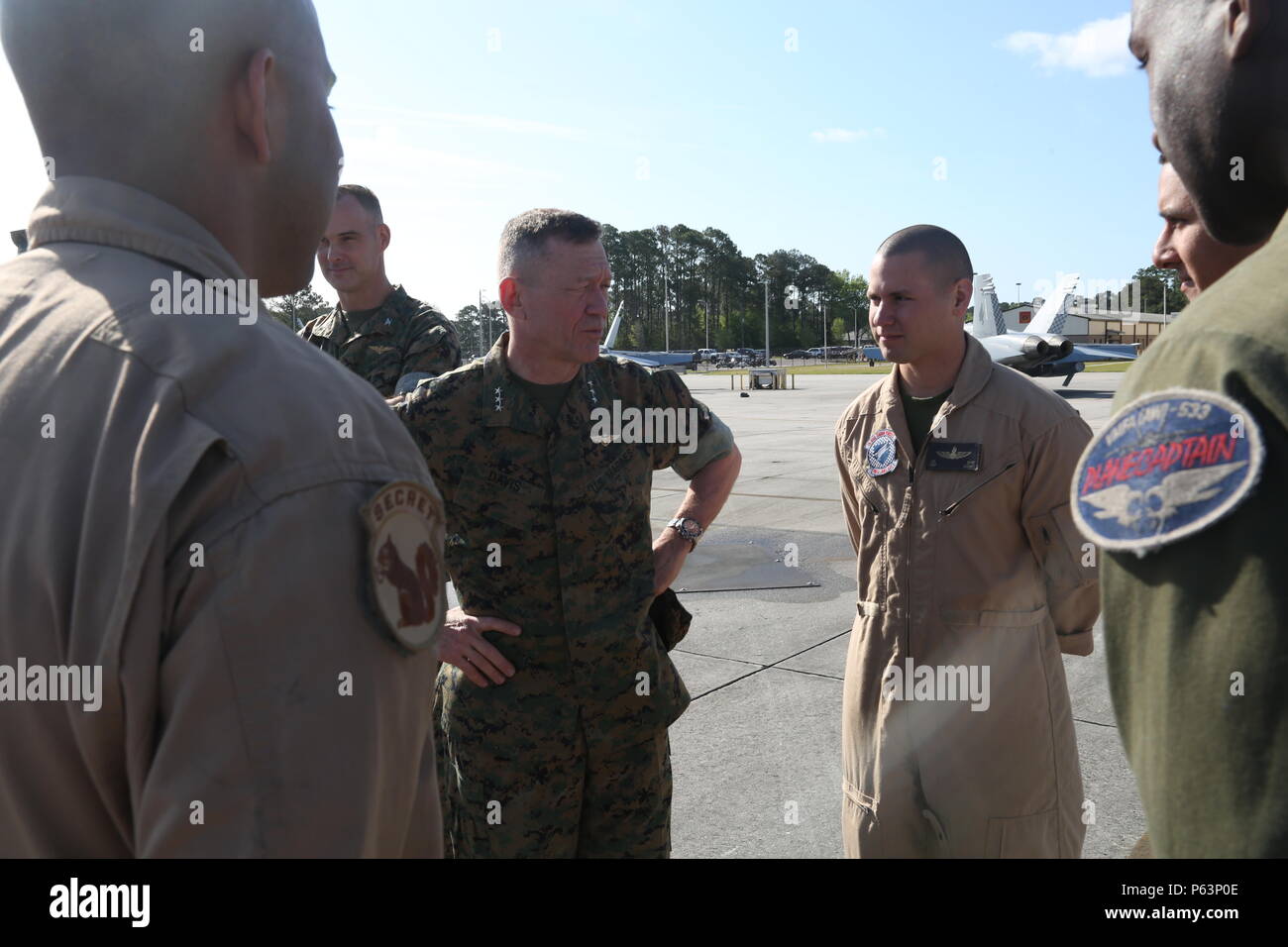 LtGen Jon M. Davis visits Marine Corps Air Station (MCAS) Beaufort on ...