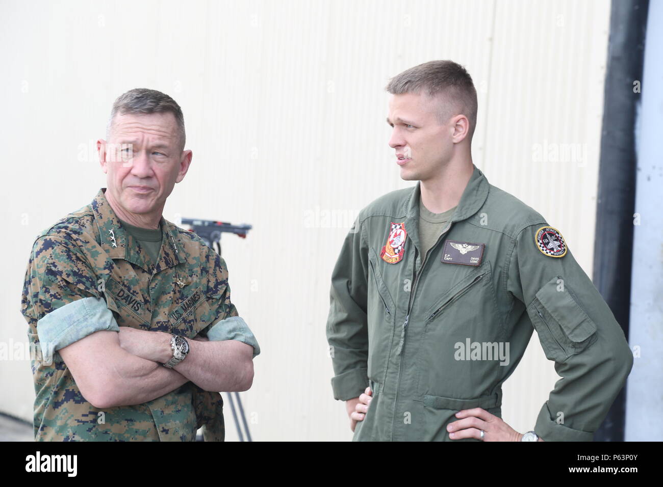 LtGen Jon M. Davis visits Marine Corps Air Station (MCAS) Beaufort on ...