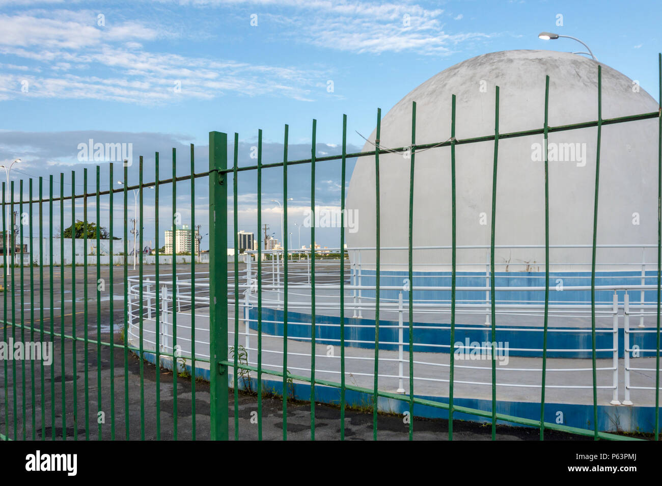 Domed building with blue sky hi-res stock photography and images - Alamy
