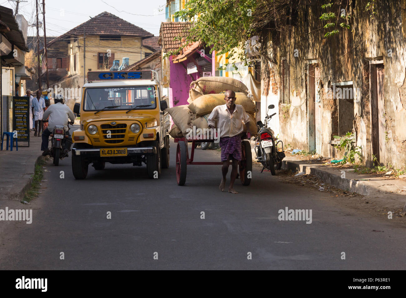 Bazaar road fort cochin hi-res stock photography and images - Alamy