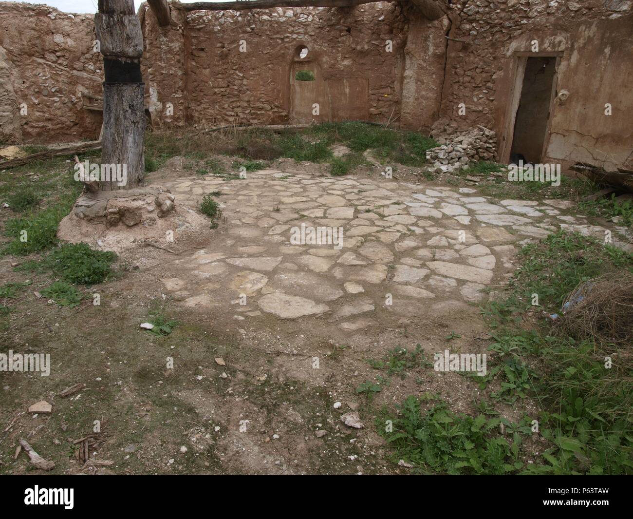 EL YESAR DEL POLOVAR. YESERA DEL POLOVAR EN RUINAS Stock Photo - Alamy