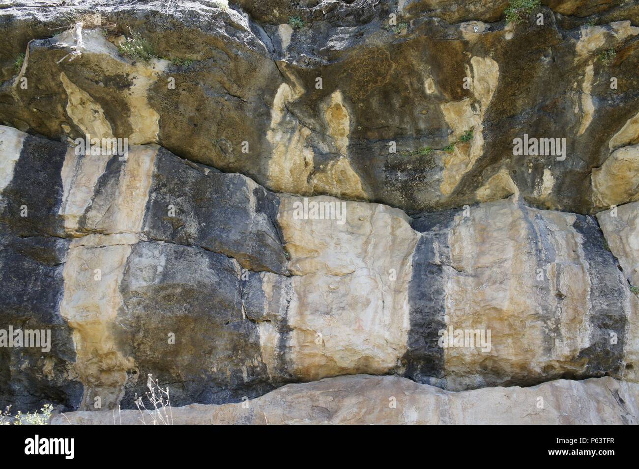 ABRIGO DEL ARROYO ALBALA: VARIAS PINTURAS Y ANTROPOMORFO Stock Photo ...
