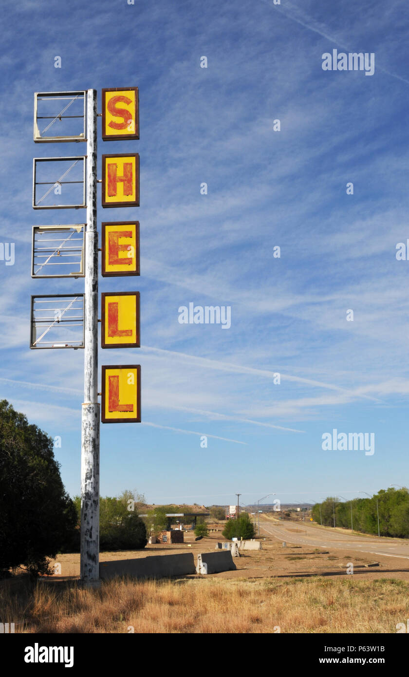 Abandoned travel plaza hi-res stock photography and images - Alamy