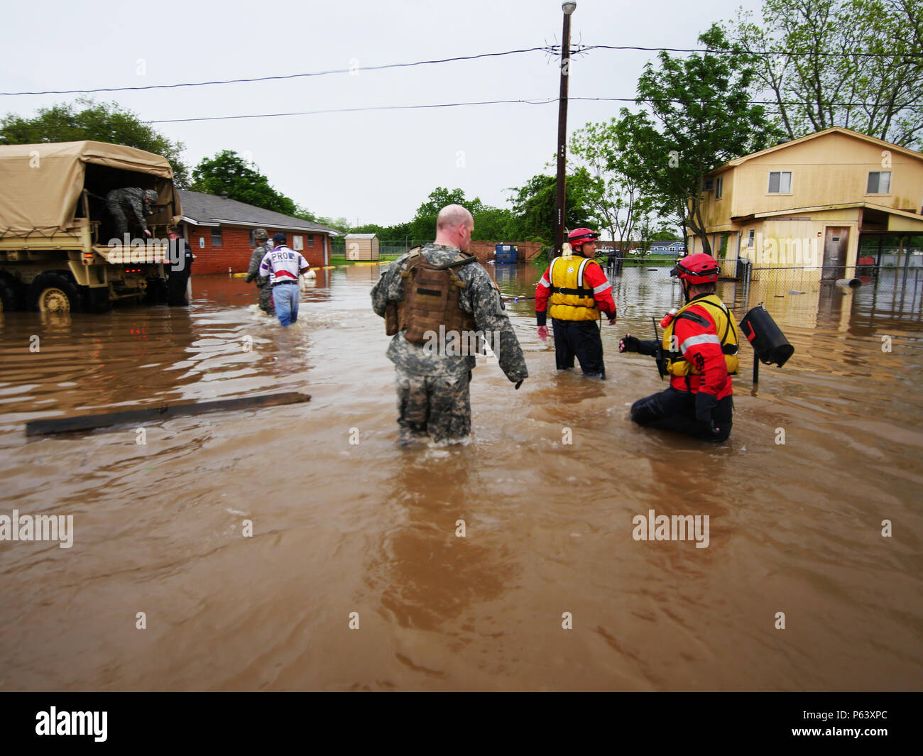 Texas Guardsmen and Texas Task Force 1 rescue personnel wade through ...