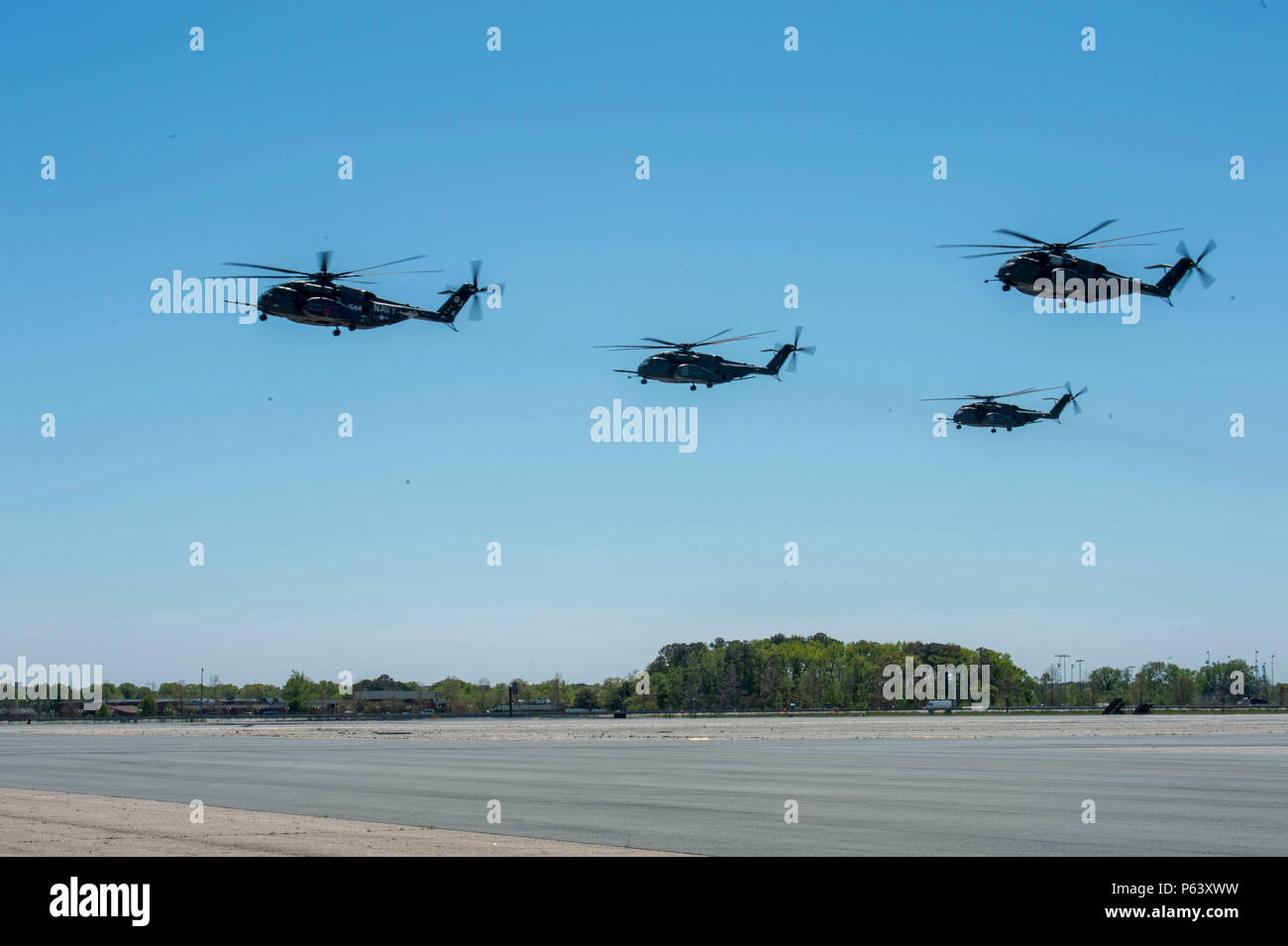 160420-N-BJ294-070 NORFOLK (Apr. 20, 2016) MH-53E Sea Dragons, assigned ...