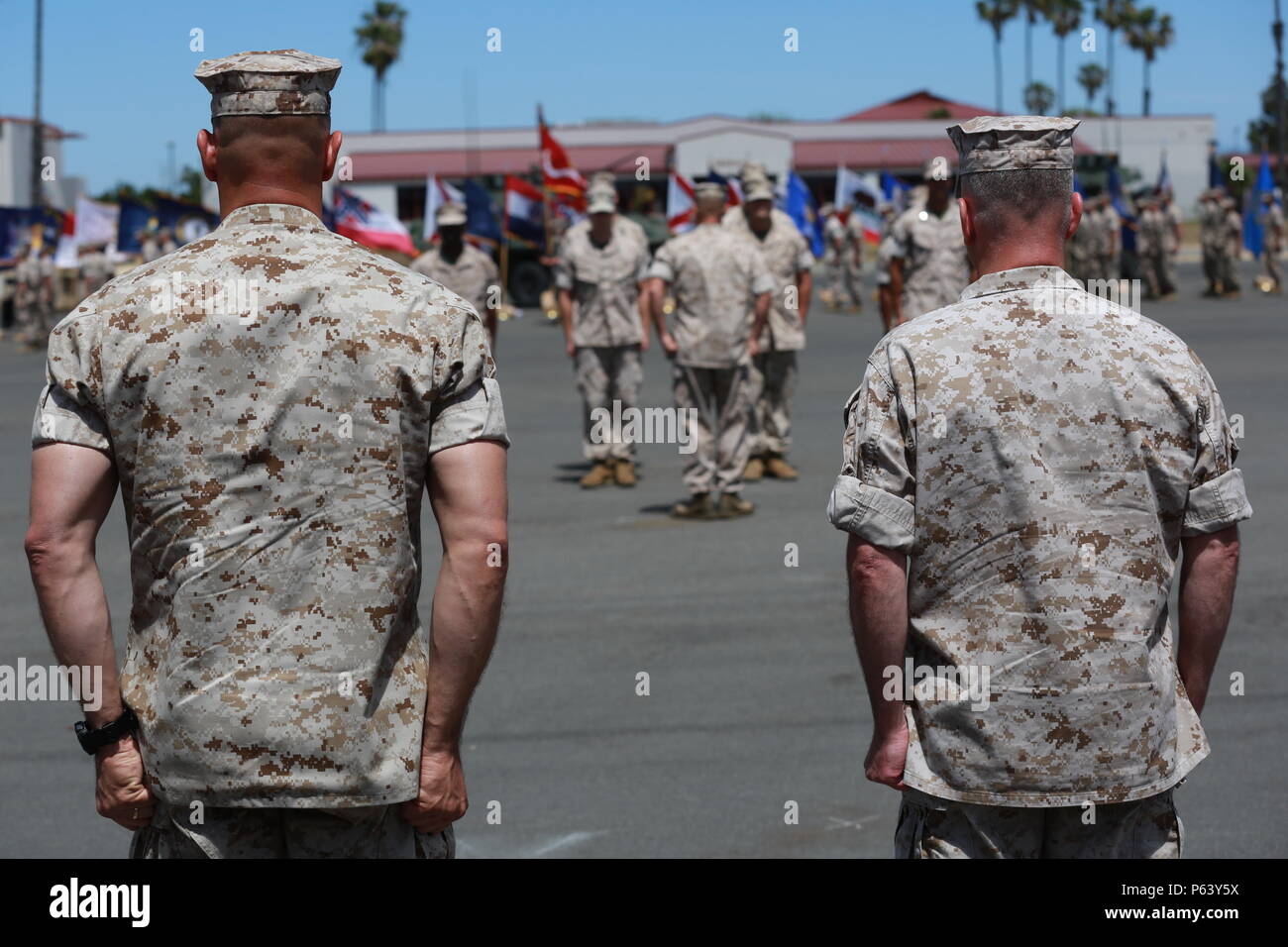 MARINE CORPS BASE, CAMP PENDLETON,Calif. – Col. Vance L. Cryer (left ...