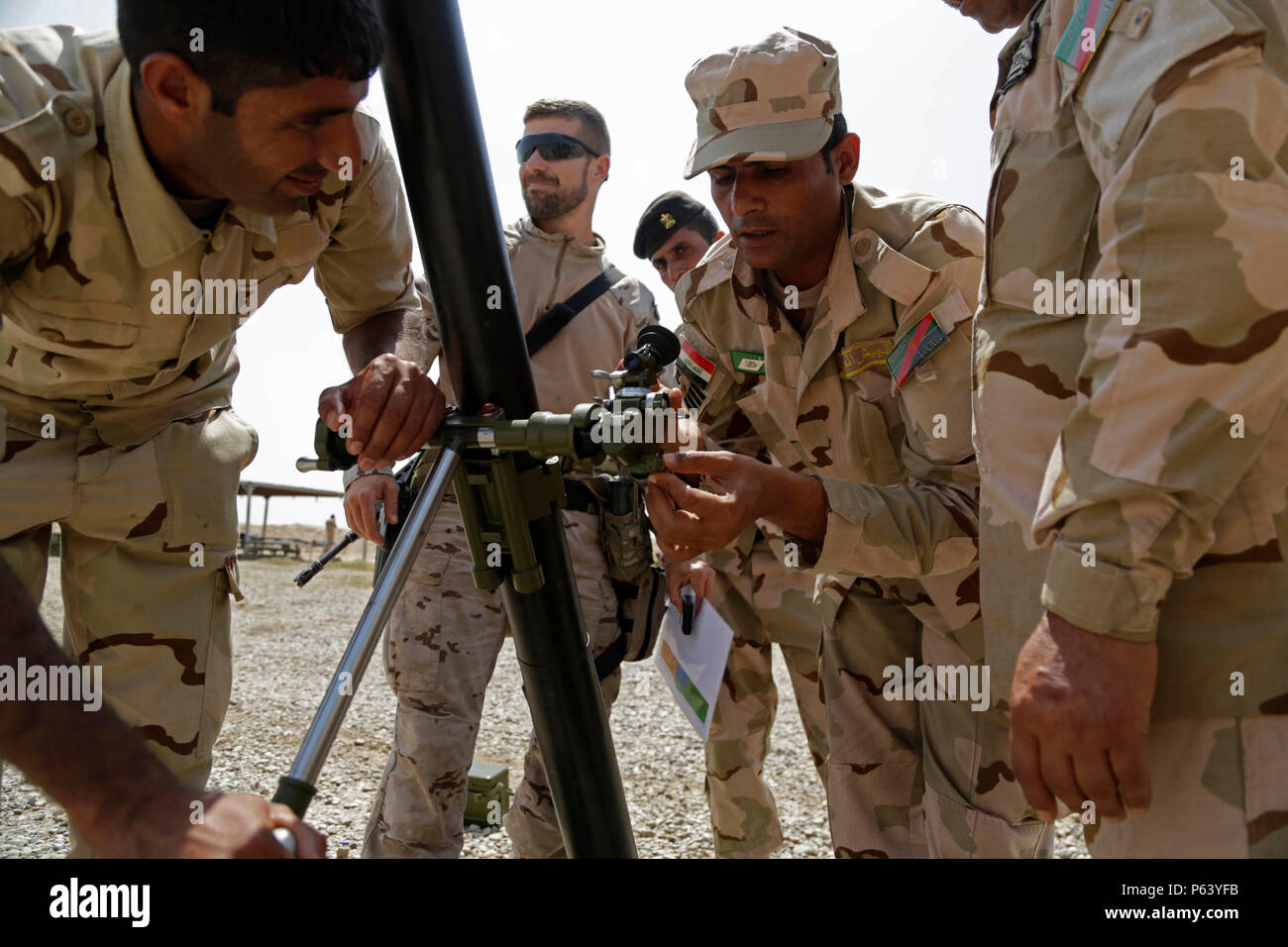 Iraqi security isf soldiers sights hi-res stock photography and images ...
