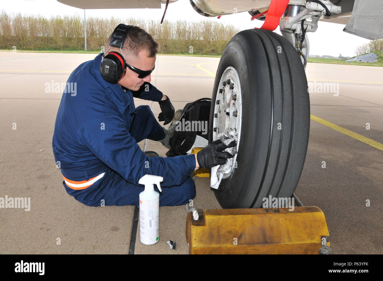 U.S. Air Force and Massachusetts Air National Guard Staff Sgt. Taylor ...