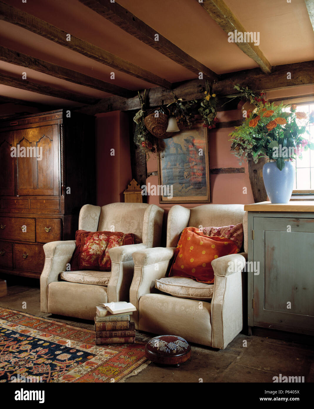 Cottage living room old hi-res stock photography and images - Alamy