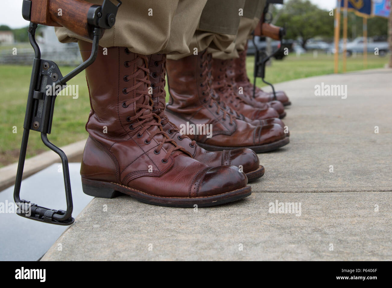 Members of the U.S. Army Color guard participate in the wreath-laying ...