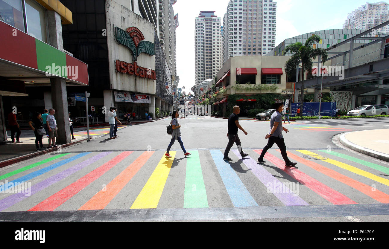 Philippines. 27th June, 2018. Street walker passing on a rainbow ...
