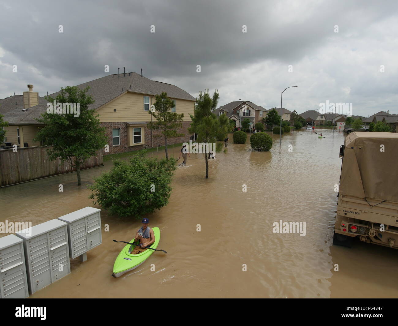 Texas Army National Guardsmen work alongside local and state first ...