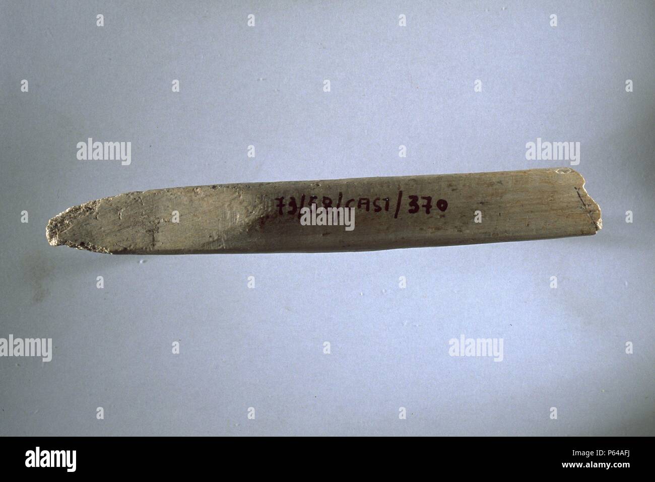 AZAGAYA. PALEOLITICO. (DEPOSITO: MUSEO ARQUEOLOGICO NACIONAL Stock ...