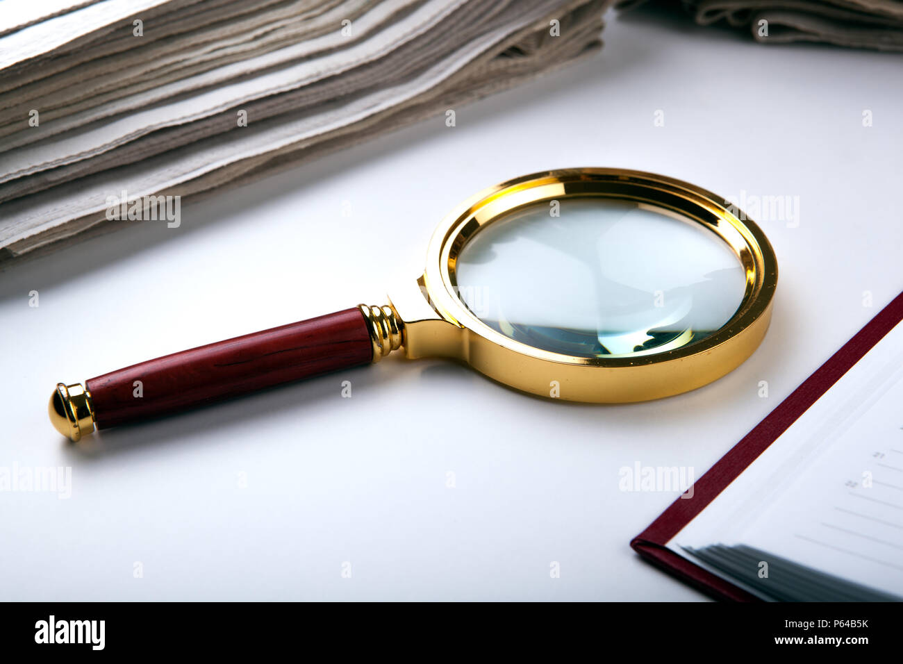magnifying glass and paper close up Stock Photo - Alamy