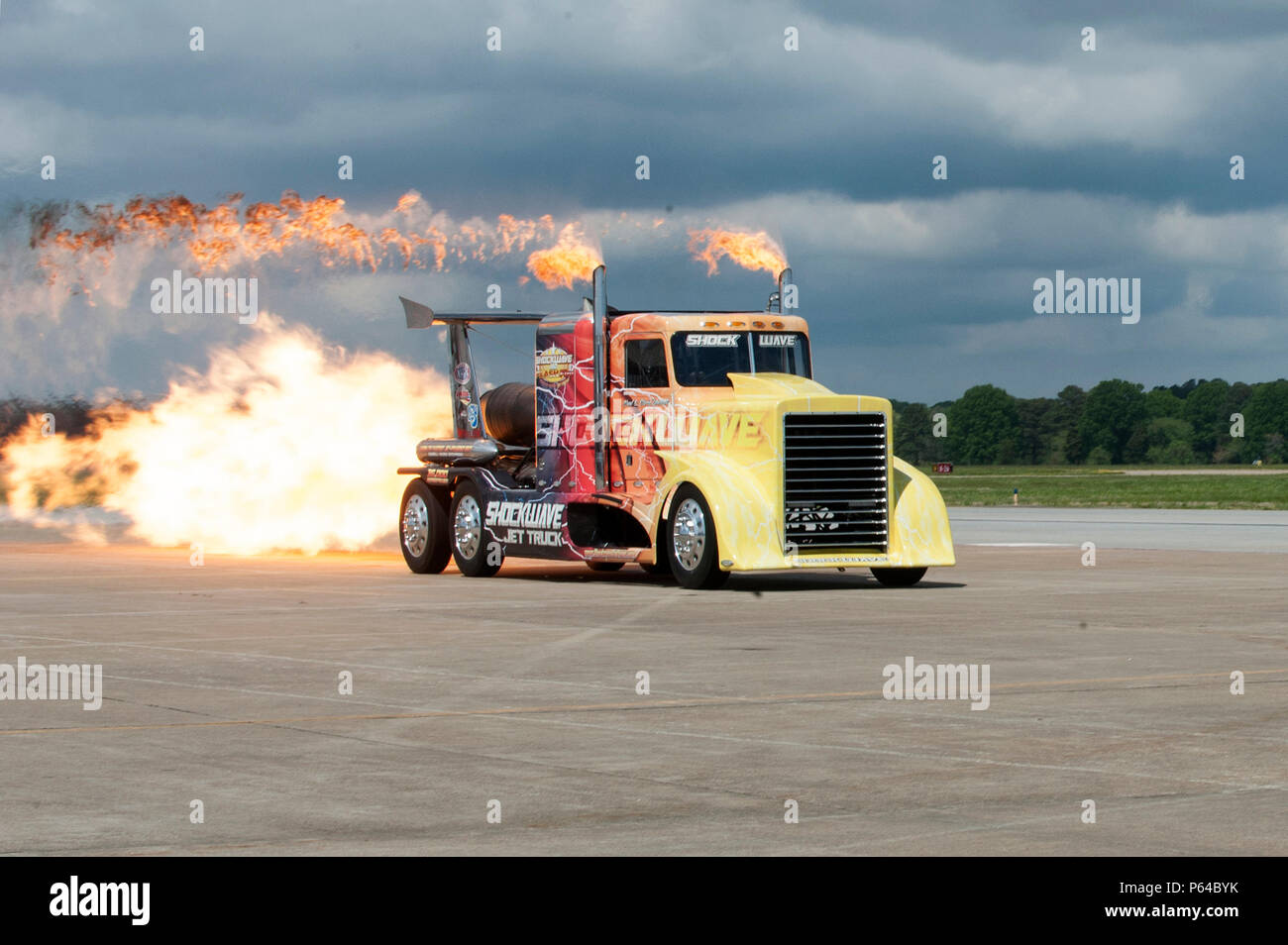 Shockwave flash hi-res stock photography and images - Alamy