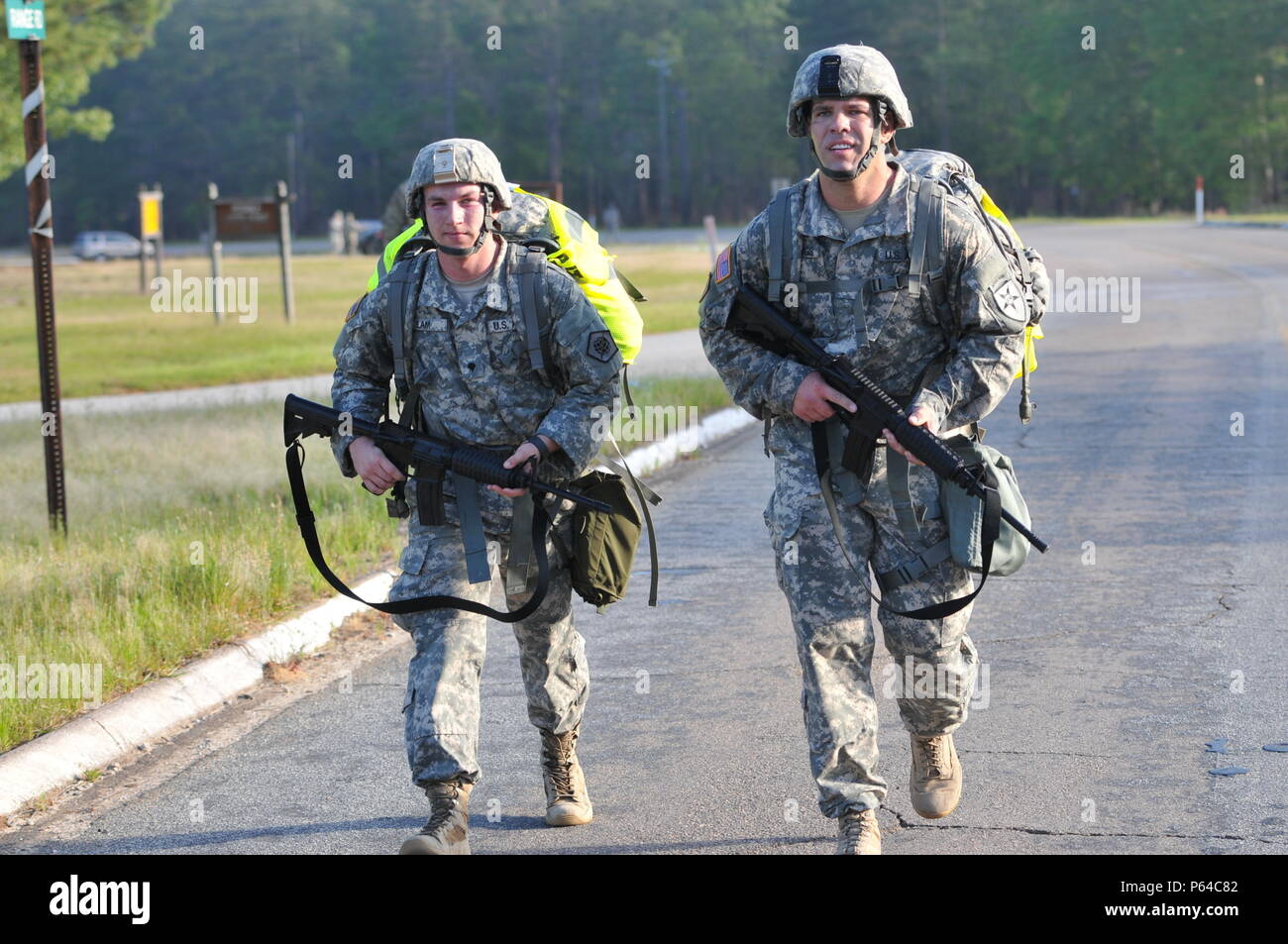 319th expeditionary signal battalion hi-res stock photography and ...